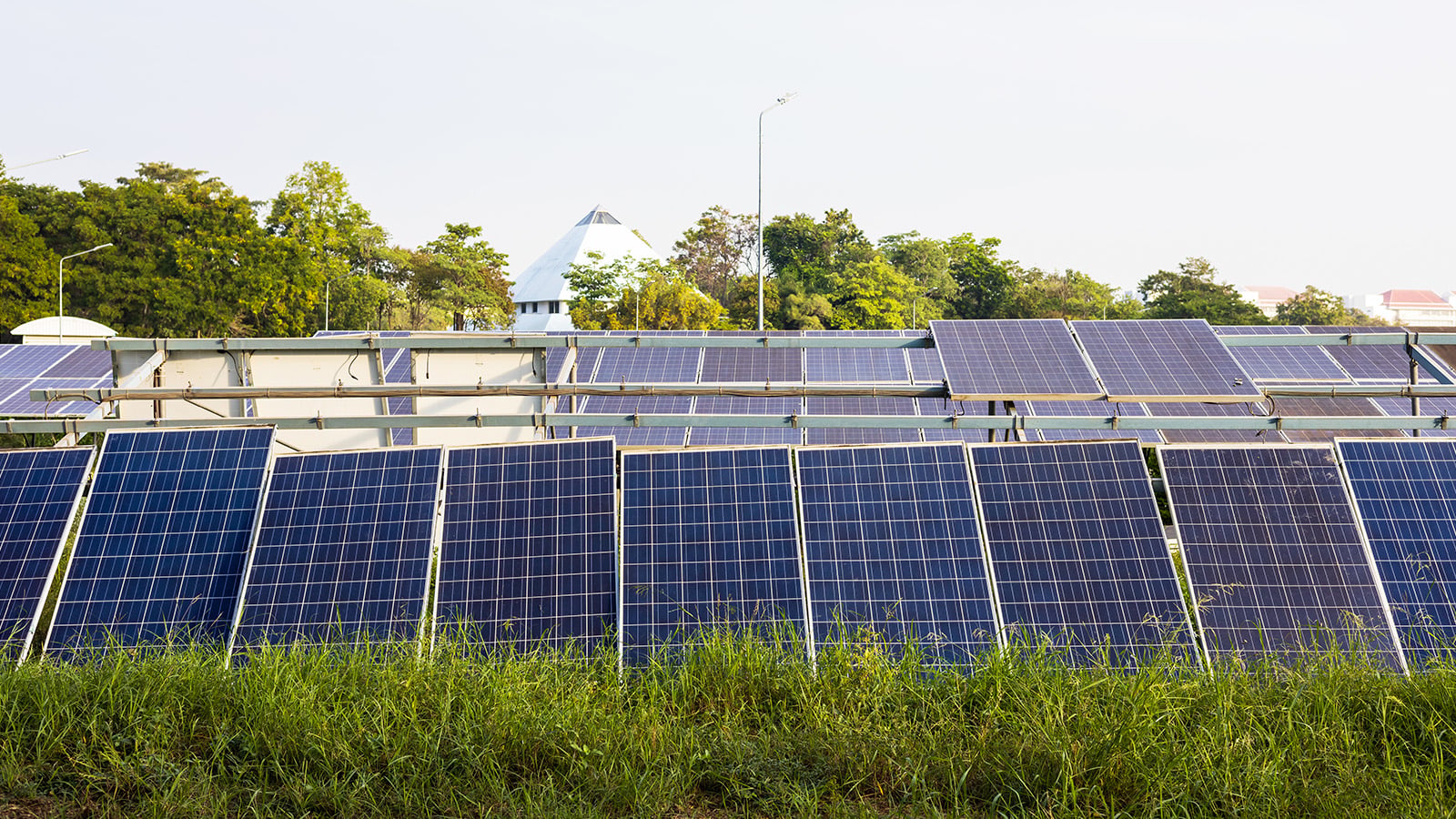 Global Solar Panel Resale Poised to Take Off Despite Challenges